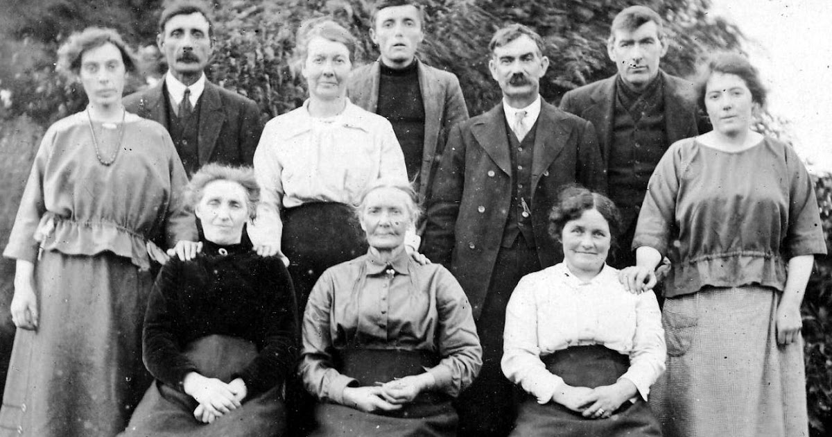 Tour Scotland: Old Photograph Of Islanders On The Orkney Islands Scotland