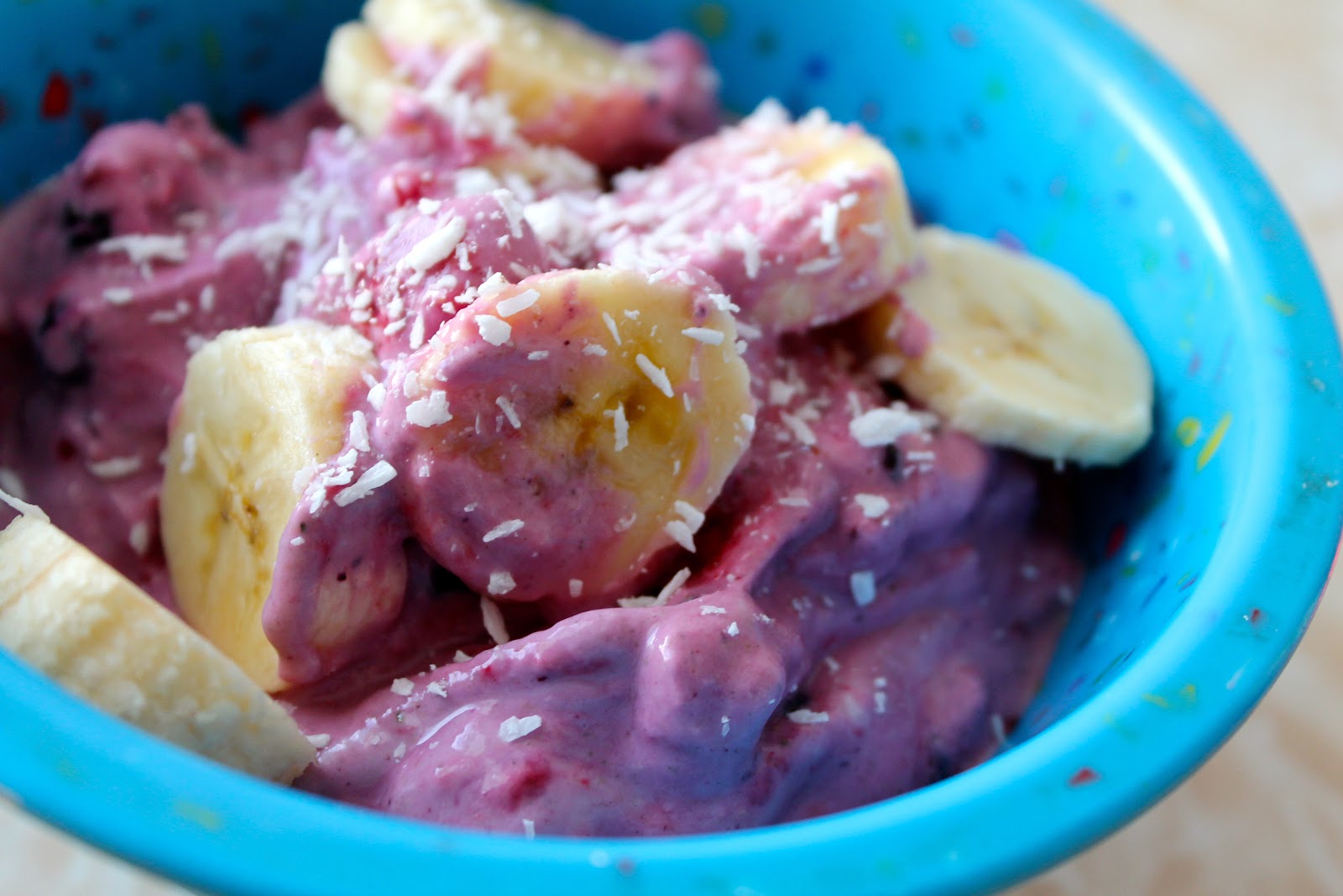 Sketch-Free Eating: Blueberry Raspberry Breakfast Fro-yo