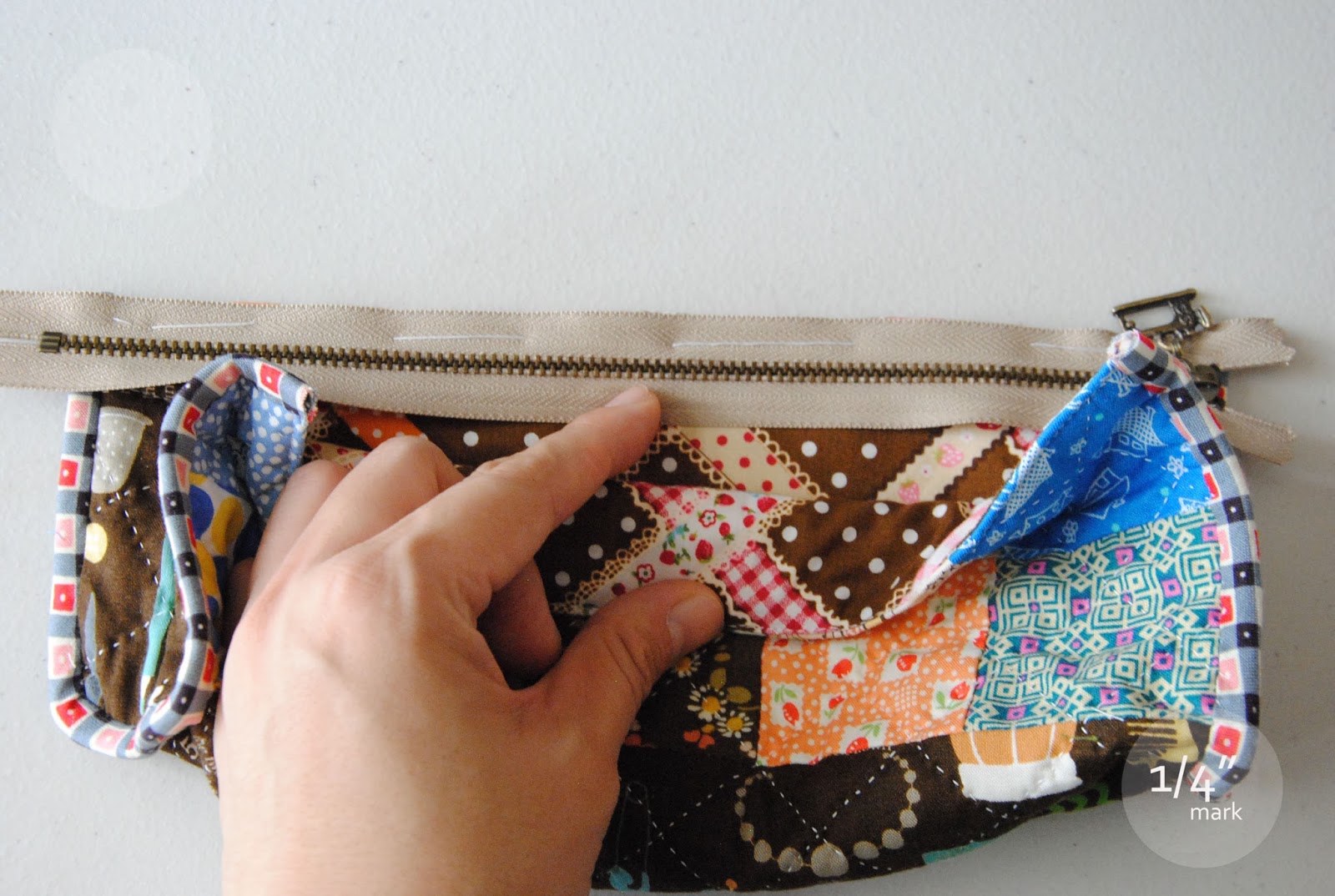 1/4" mark: Tutorial: the triangle pouch