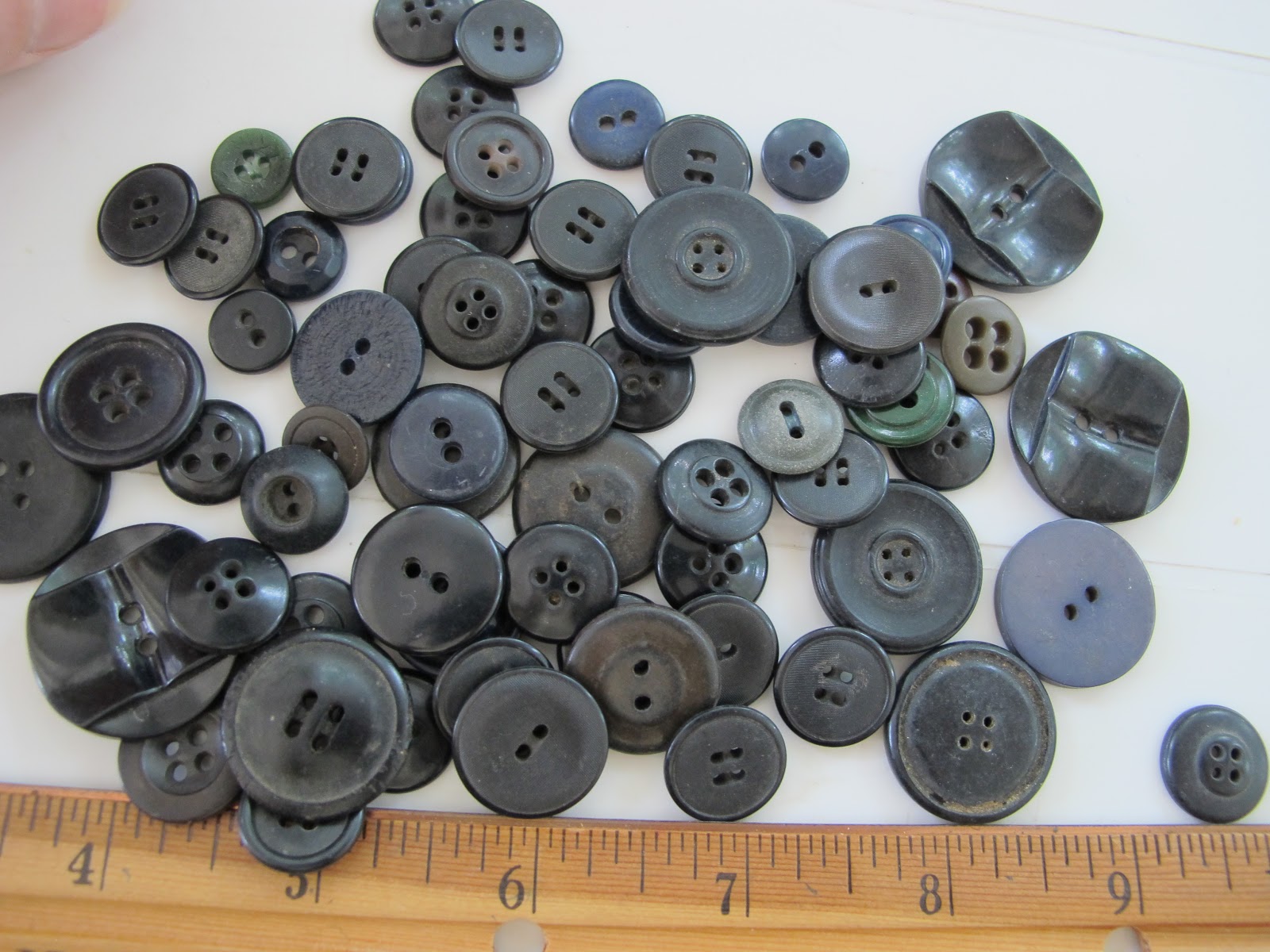Buttons-n-Books: Antique/Vintage Buttons (all photos and text © Maureen ...