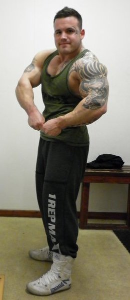 LA PERFECTION FAITE HOMME: AARON LAMBO 01