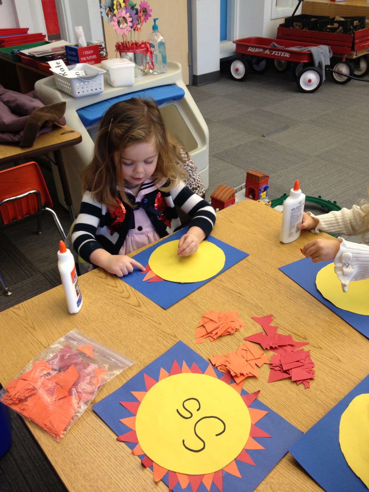 Ms. Parker & Ms. Shamaine's Prekindergarten Class: S is for Sun!!