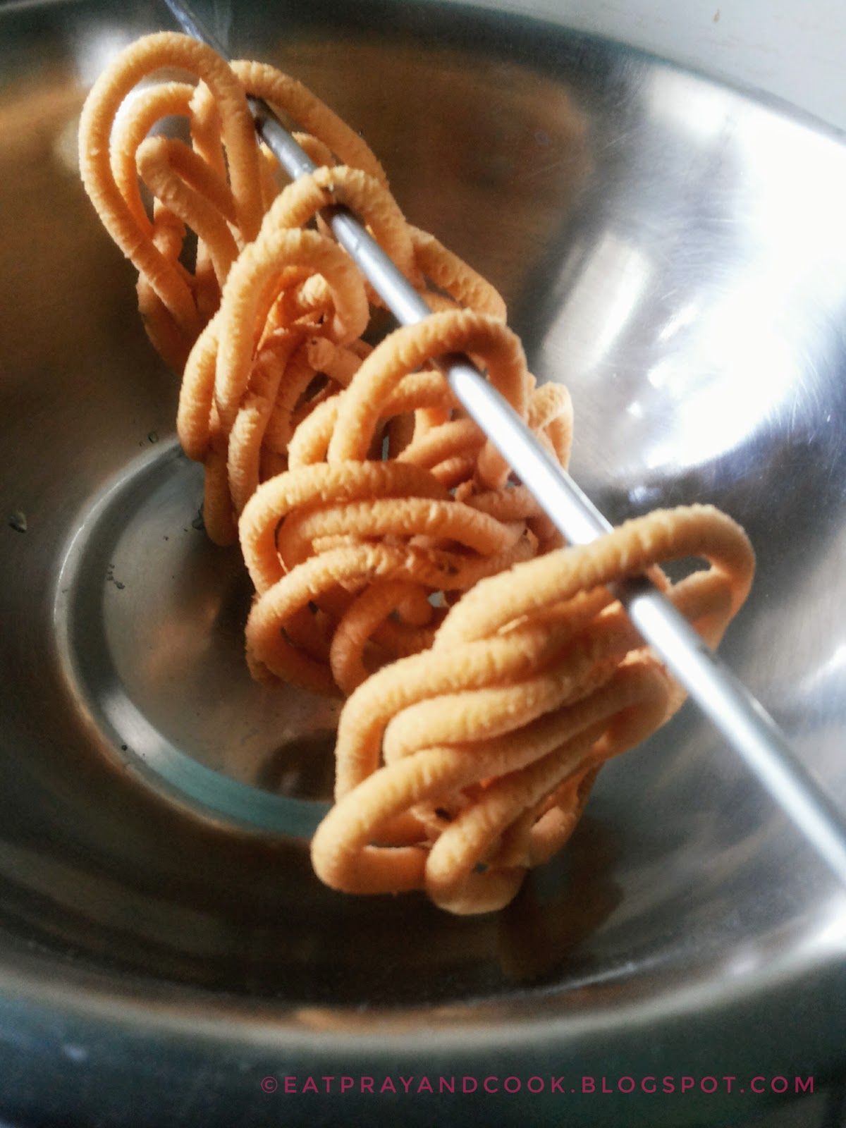 Eat Pray and Cook: Murukku - It's Festival Season.. Let's Begin