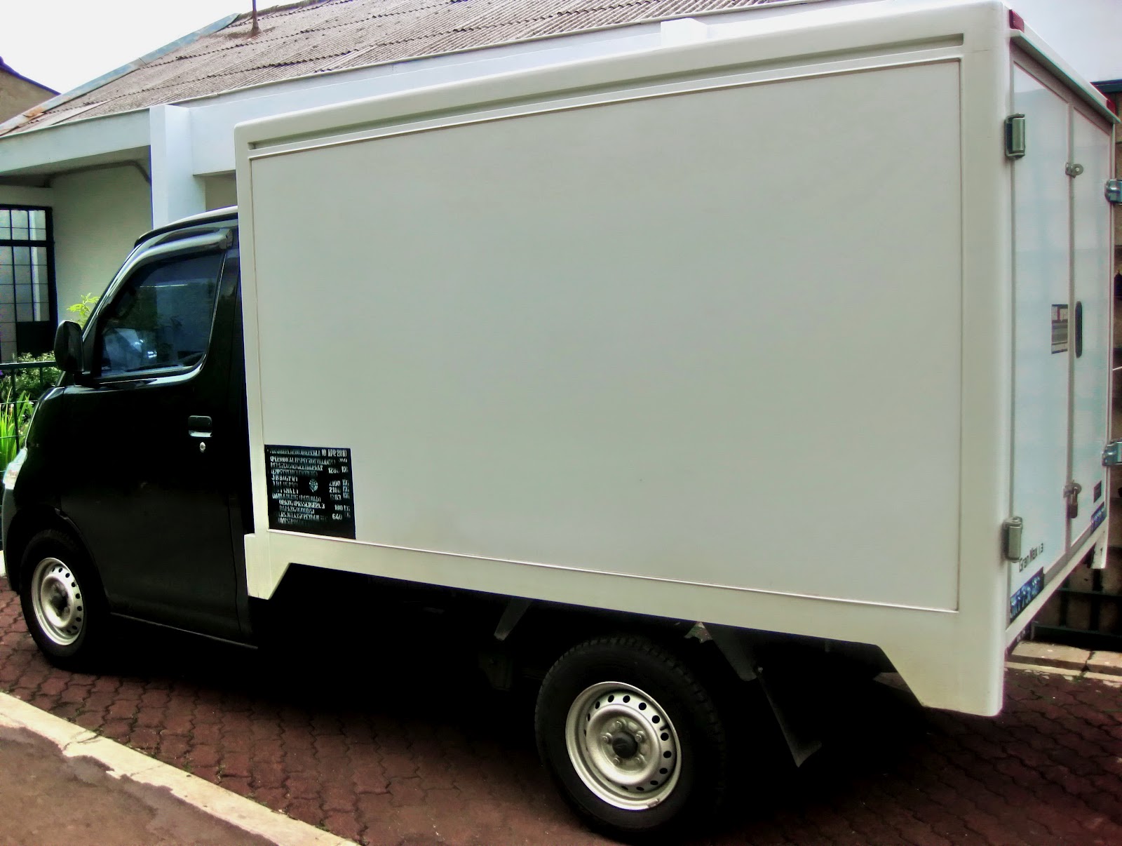 sewa mobil box - sewa truk box