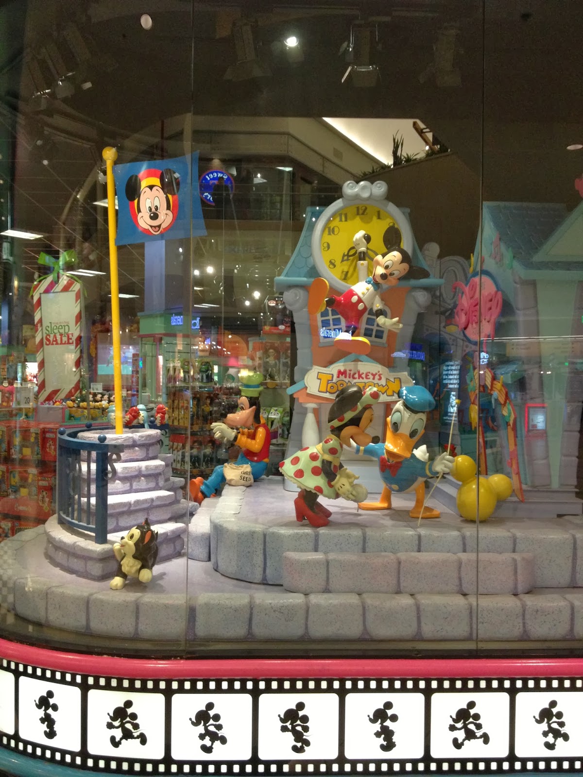 imaginear tony: A Classic Disney Store