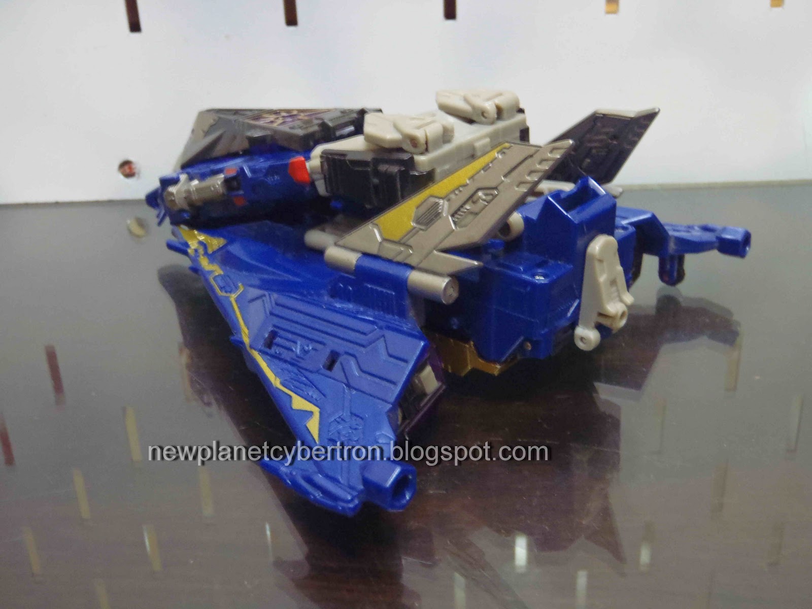 New Planet Cybertron: Transformers Review: Soundwave (Cybertron Voyager)