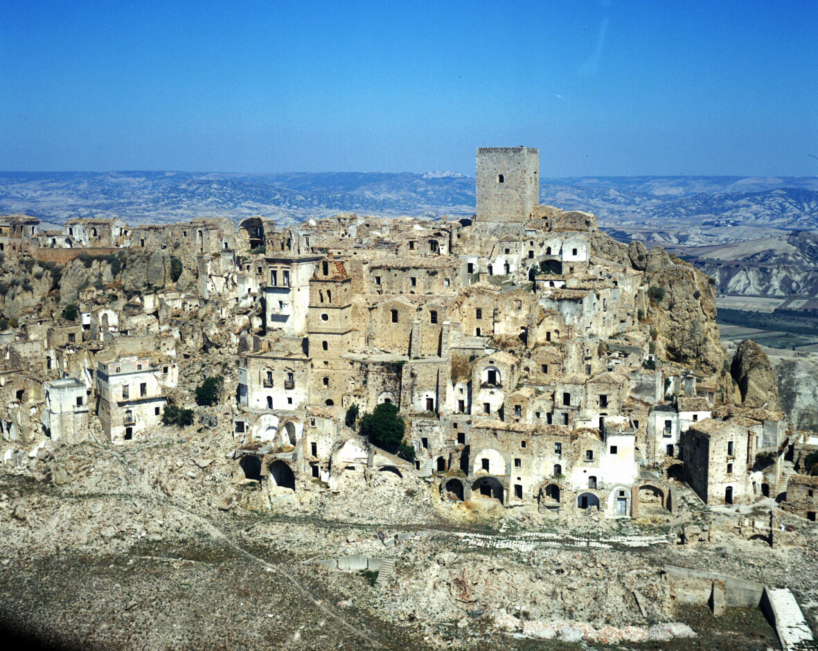 Dream Walker: Craco | The Beautiful Italian Abandon Town