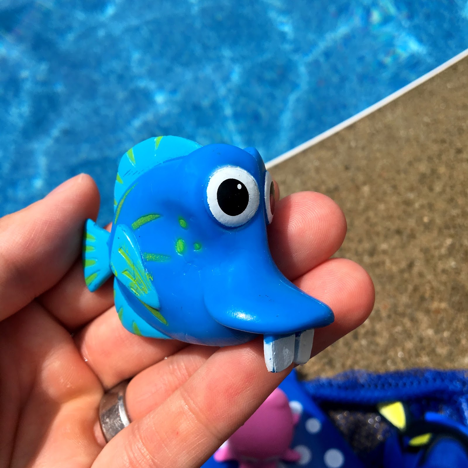 Dan the Pixar Fan: Finding Dory: Mr. Ray's Dive & Catch Game