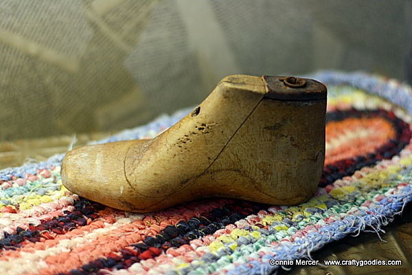 crafty goodies: Try It Tuesday~remember this child's shoe form.