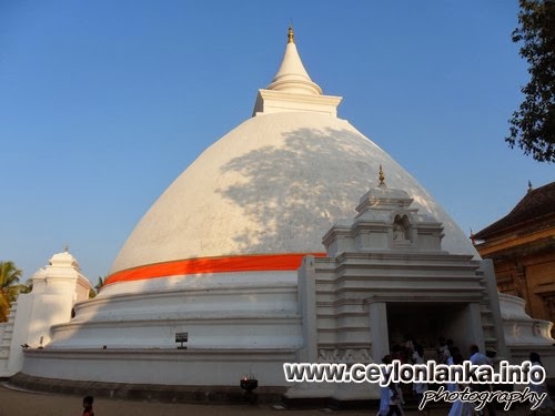 Kelaniya Raja Maha Vihara ( Kelaniya Temple )