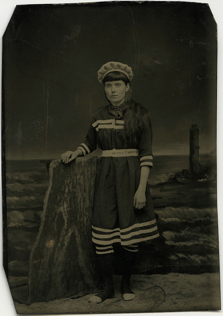 Old Portraits With Background Smackdown ~ Vintage Everyday