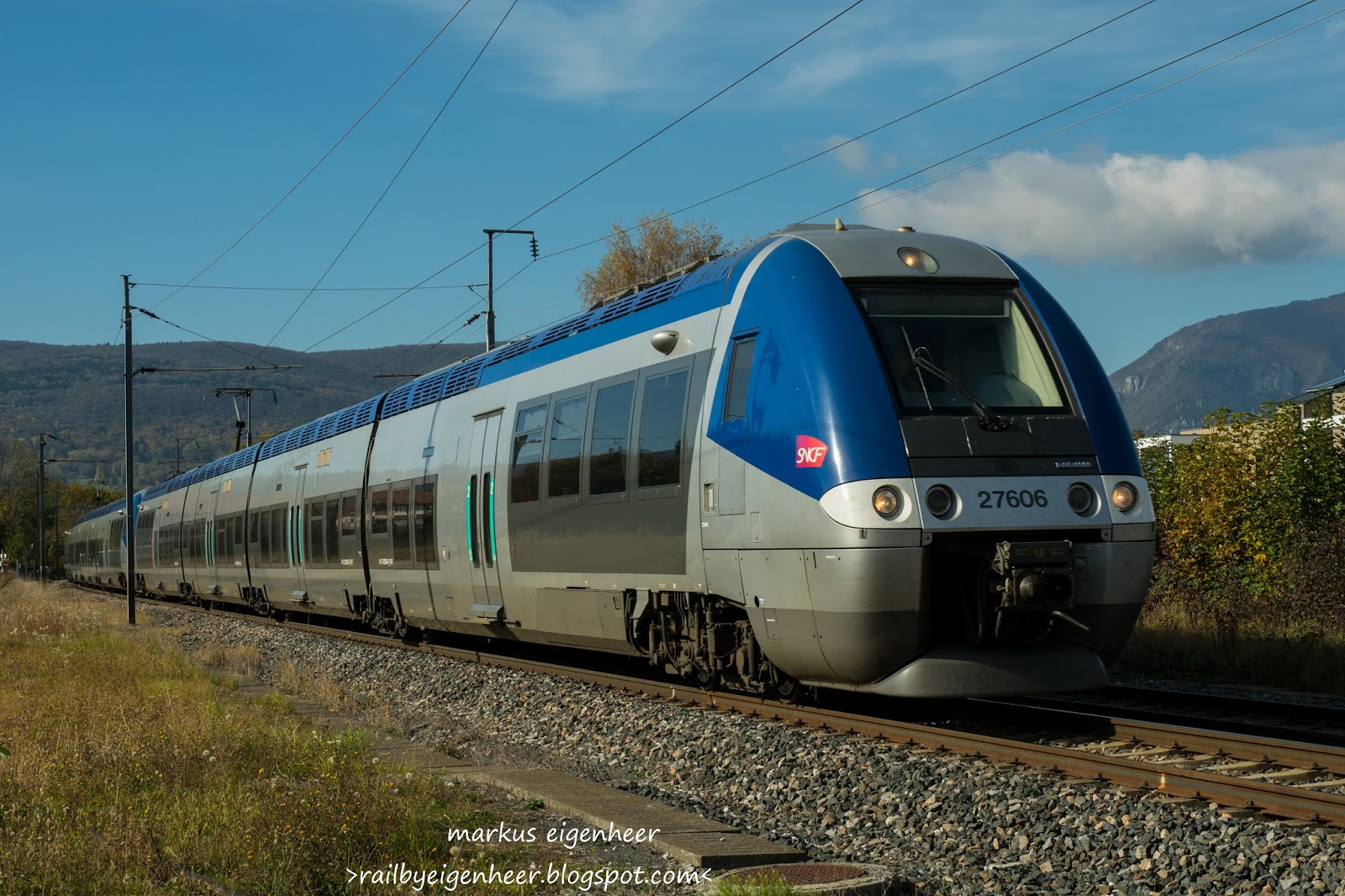 ÖFFENTLICHER VERKEHR: SNCF TER AGC 27606 > Gare de Valleiry