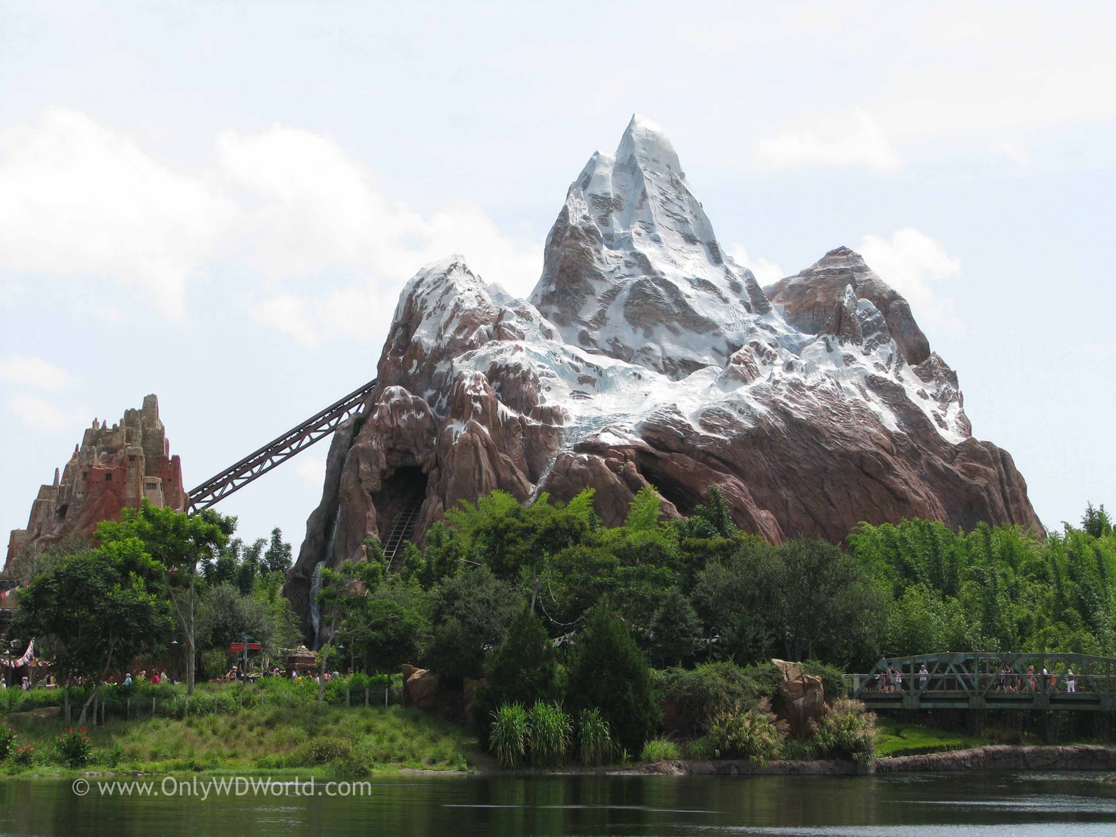 Disney World Rides: Expedition Everest Takes Roller Coaster ...