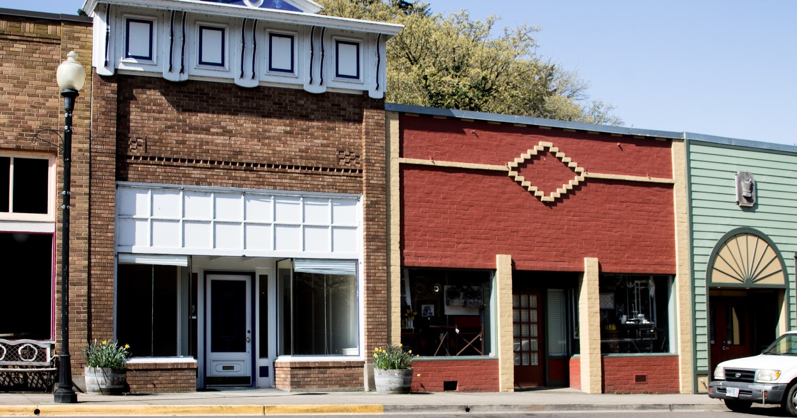 FOLKWAYS NOTEBOOK: NO BOX STORES ON MAIN STREET IN SMALL TOWN ...