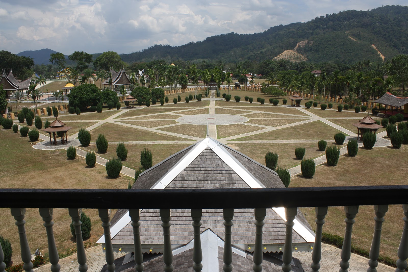 jalanjalan: Istana Lama Seri Menanti, Negeri Sembilan