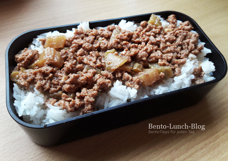Bento Lunch Blog: Bento# 179: Geschmortes Sojahack, Würstchen, Brokkoli ...