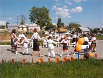 Jocuri pentru copii mari şi mici: Alunelu
