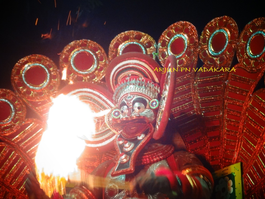 THEYYAVUM THIRAYUM: KUTTICHATHAN THEYYAM IN VADAKARA BY ARJUN PN VADAKARA