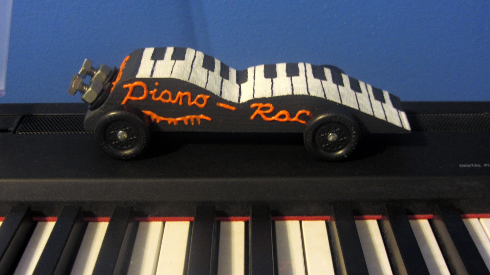 CALEB THE PIANO PLAYER: Caleb wins the Pinewood Derby with his "Piano ...