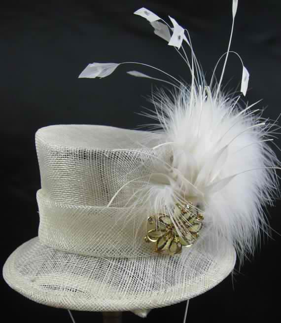 TodAy's FasHion: Ivory Top Hat Feather Fascinator