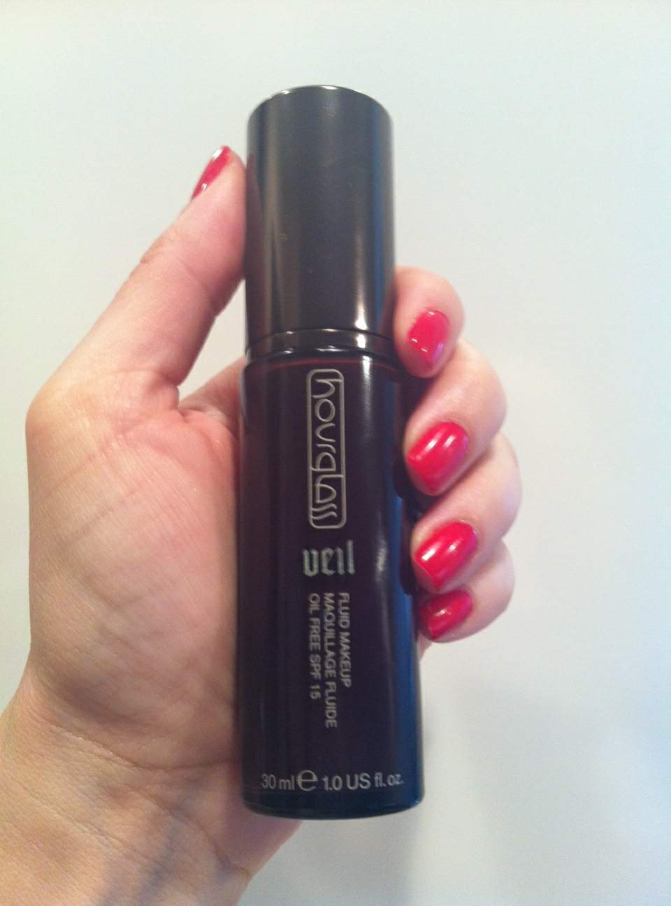 Beauty Curious... Beauty Reviews: Hourglass Veil Fluid Makeup - Oh How ...