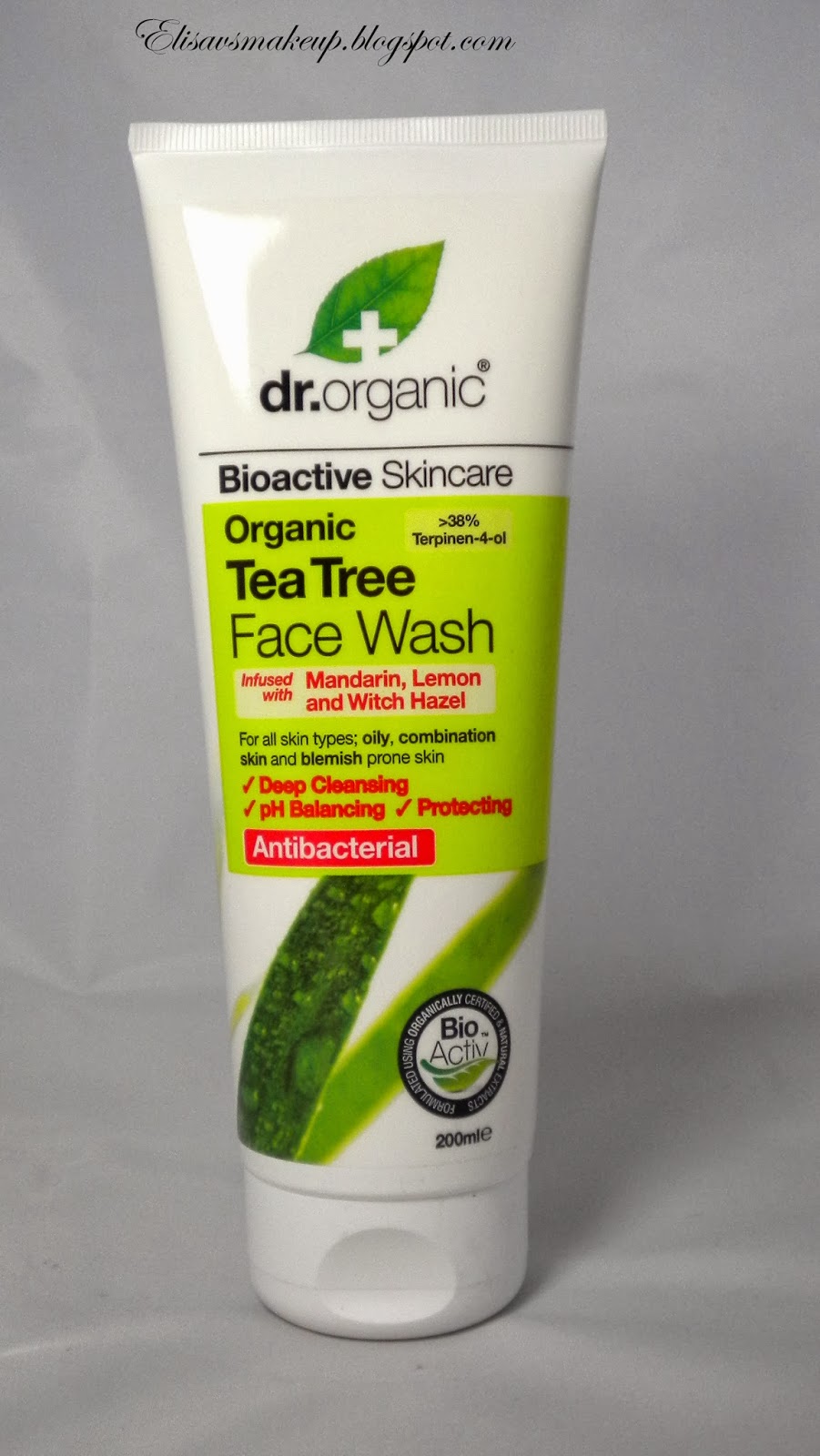 elisa vs make-up: Dr Organic: Tea Tree Face Wash