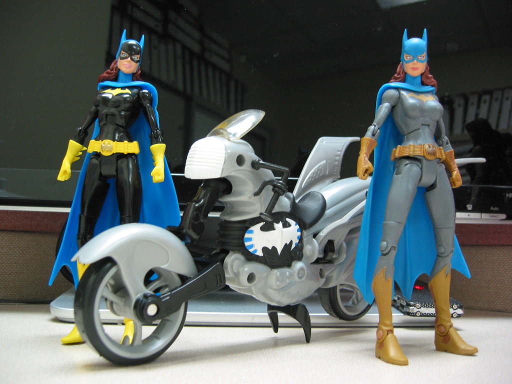 She's Fantastic: Batman & Robin - ICESTRIKE CYCLE BATGIRL!
