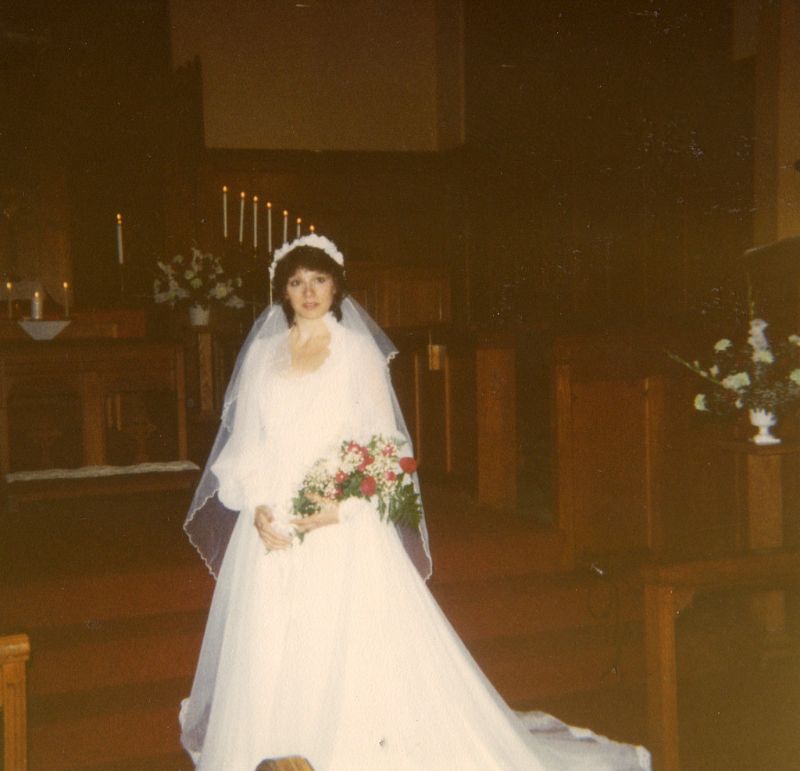 53 Color Snapshots of Beautiful Brides in the 1980s | Vintage News Daily