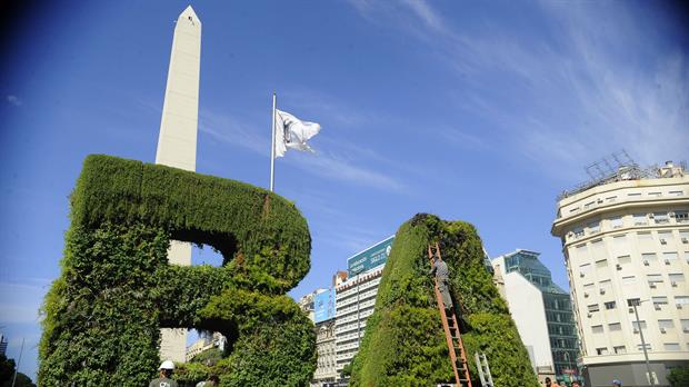 NOMEN MUNAY: INAUGURARON UN JARDÍN VERTICAL GIGANTE FRENTE AL OBELISCO ...