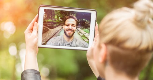 5 Ways to Maintain Communication in a Long-Distance Relationship