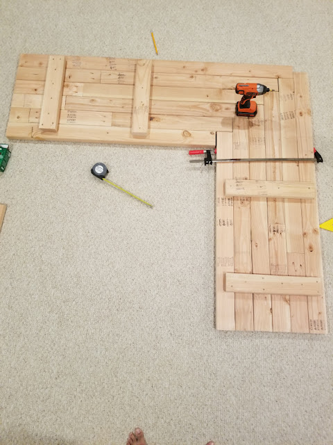 How to : DIY Build L shaped office desk using 2x4s