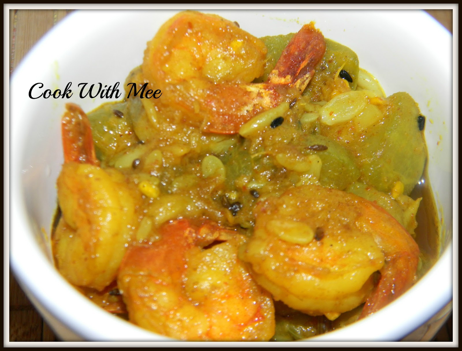 Cook With Poulamee: Lau Chingri or Bottlegourd and Prawn Curry