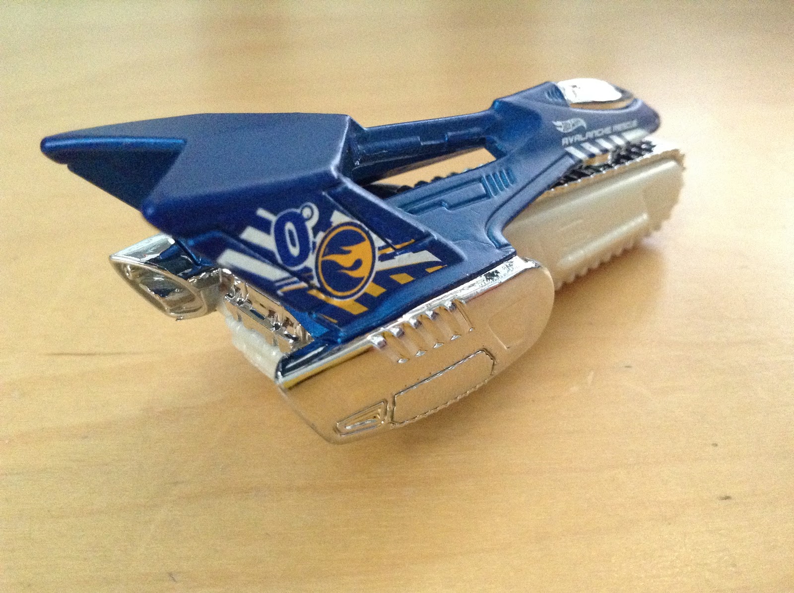 JULIAN'S HOT WHEELS BLOG: Tread Air (2015 Q Case Regular Treasure Hunt)