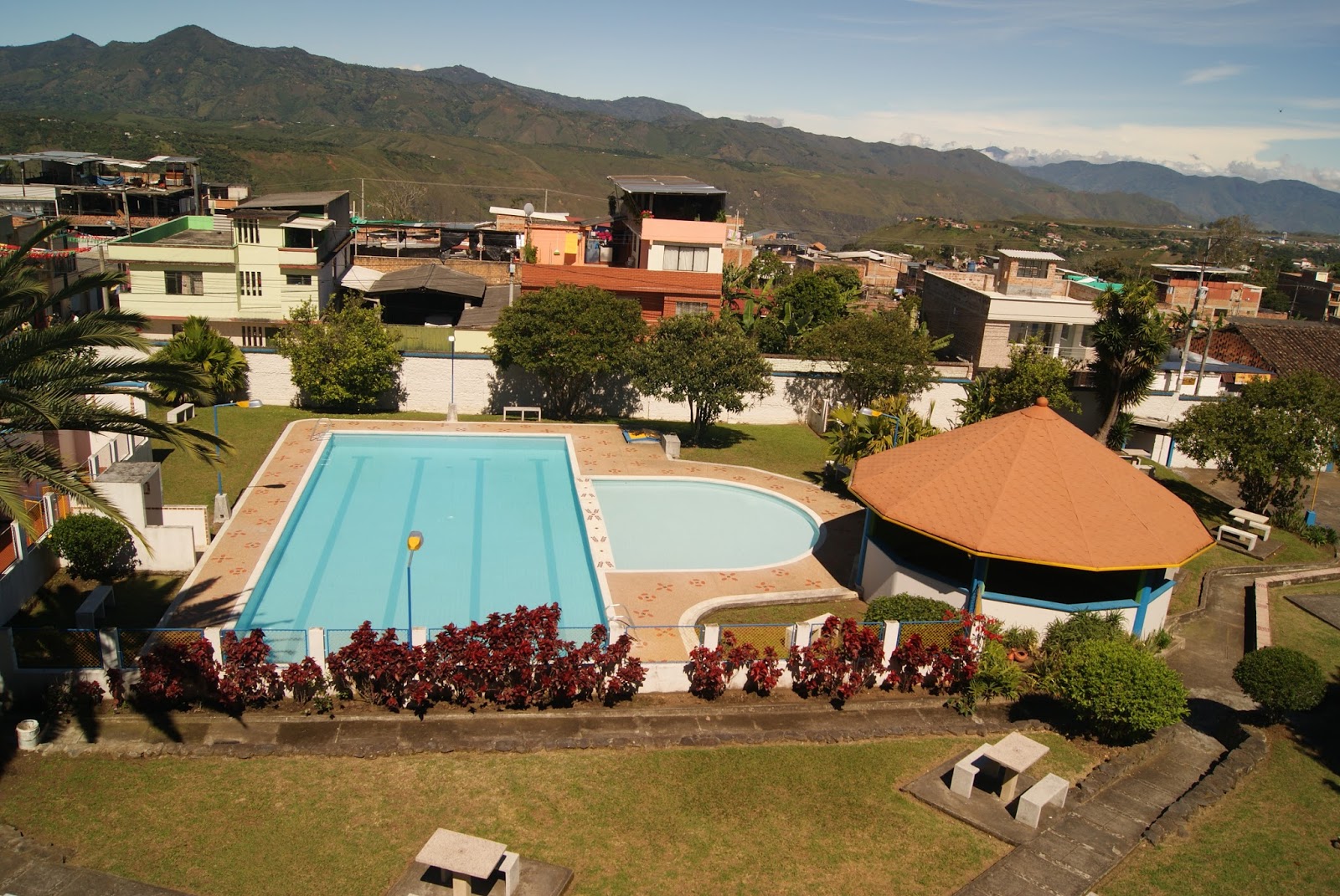 CASA DE ENCUENTROS CHAMPAGNAT CHACHAGUI: CAPACIDAD