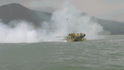 China Defense Blog: ZBD05 Amphibious IFV shooting-on-the-swim