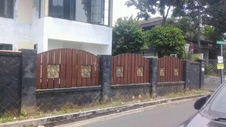 Pemasangan pintu pagar kayu/ woodplank di pasar minggu
