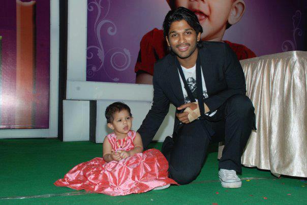 Allu Arjun With his Brother's Daughter Photos | South Corn