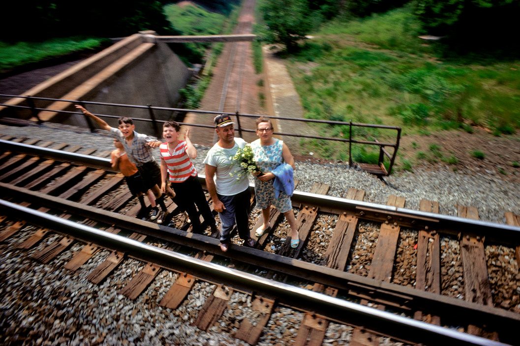 RFK Funeral Train: Rarely Seen Photographs by Paul Fusco Offer a Unique ...