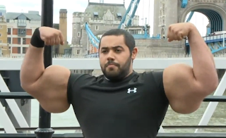 biggest body builders: biggest bodybuilder mustafa ismail