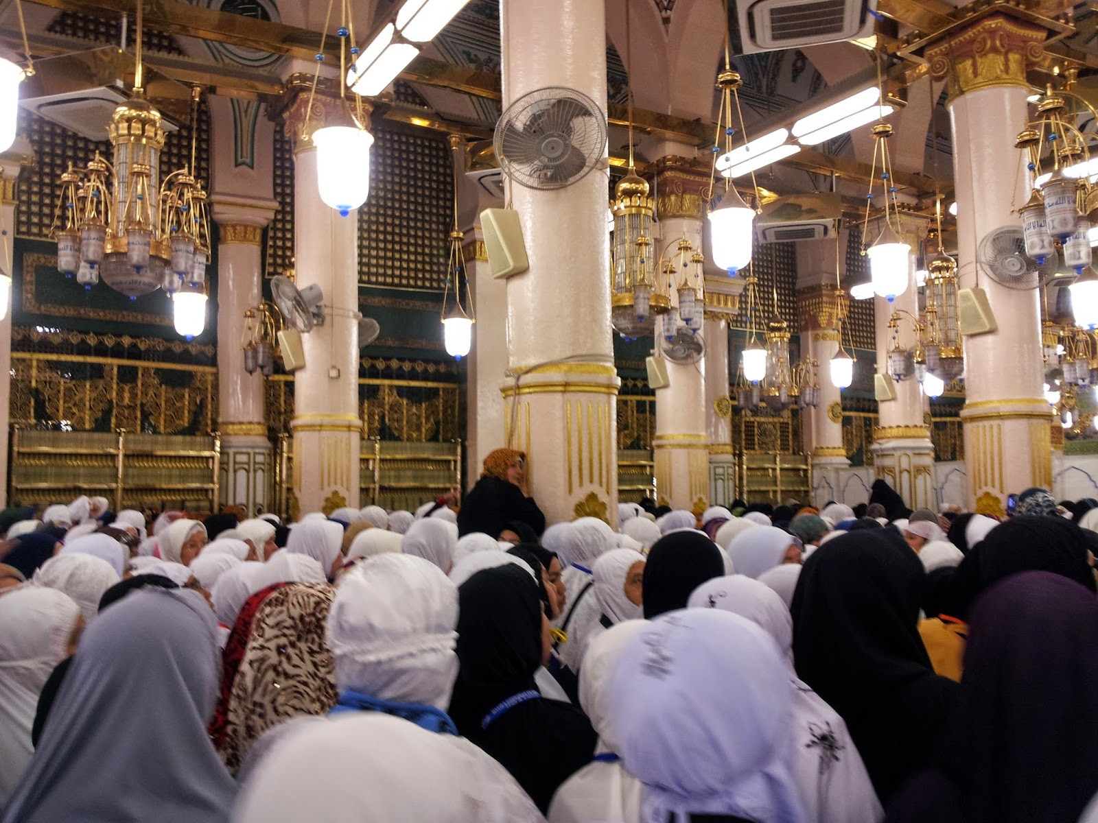 love ur life life is love: Raudhah :)