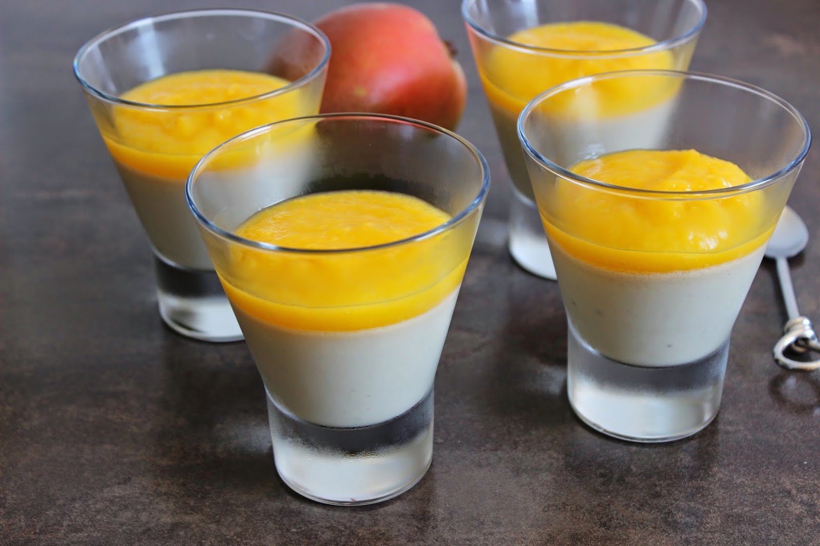 Les gourmandises de Lydie: Panna cotta au coulis de mangue