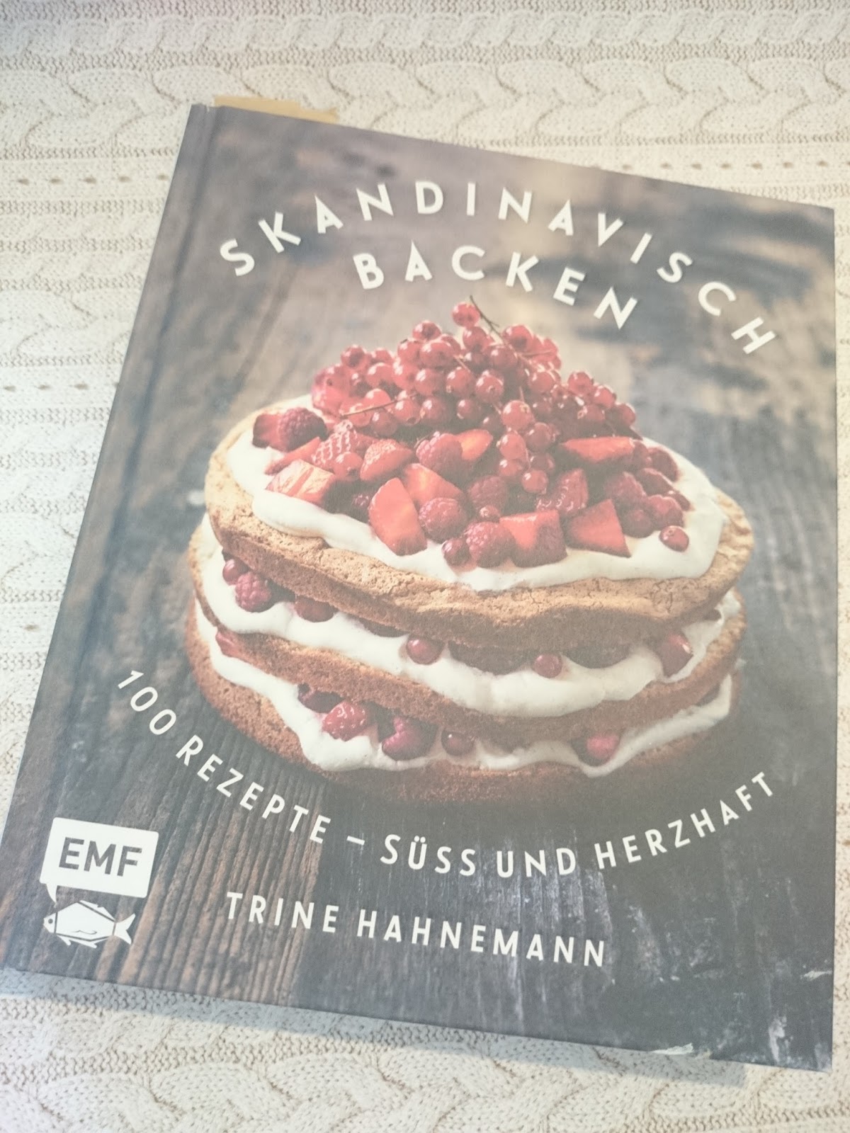 Lucciola: [Rezension] Trine Hahnemann: Skandinavisch Backen 100 Rezepte ...