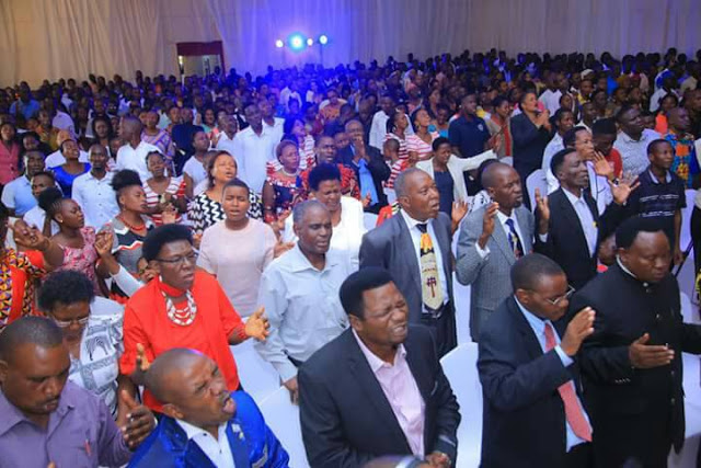 MWALIMU NA MCHUNGAJI DKT. PETER MITIMNGI AANZISHA HUDUMA IJULIKANYO KWA ...