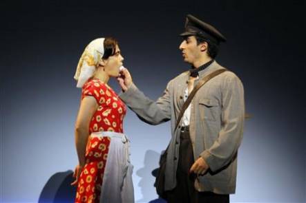 Opera Cake: From LA, via Vienna, Il postino finally rings in Paris