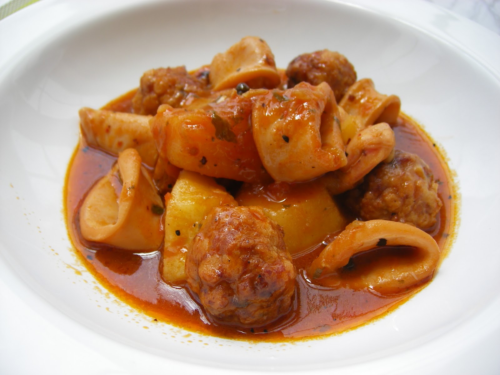 el placer del paladar: Guisado de Albóndigas y Calamar