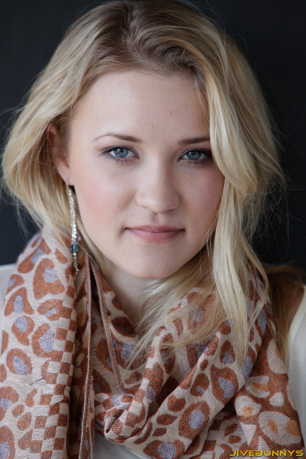 Maryeve Dufault: [Photo] Singer Emily Osment in Stylish Sweet Wool ...