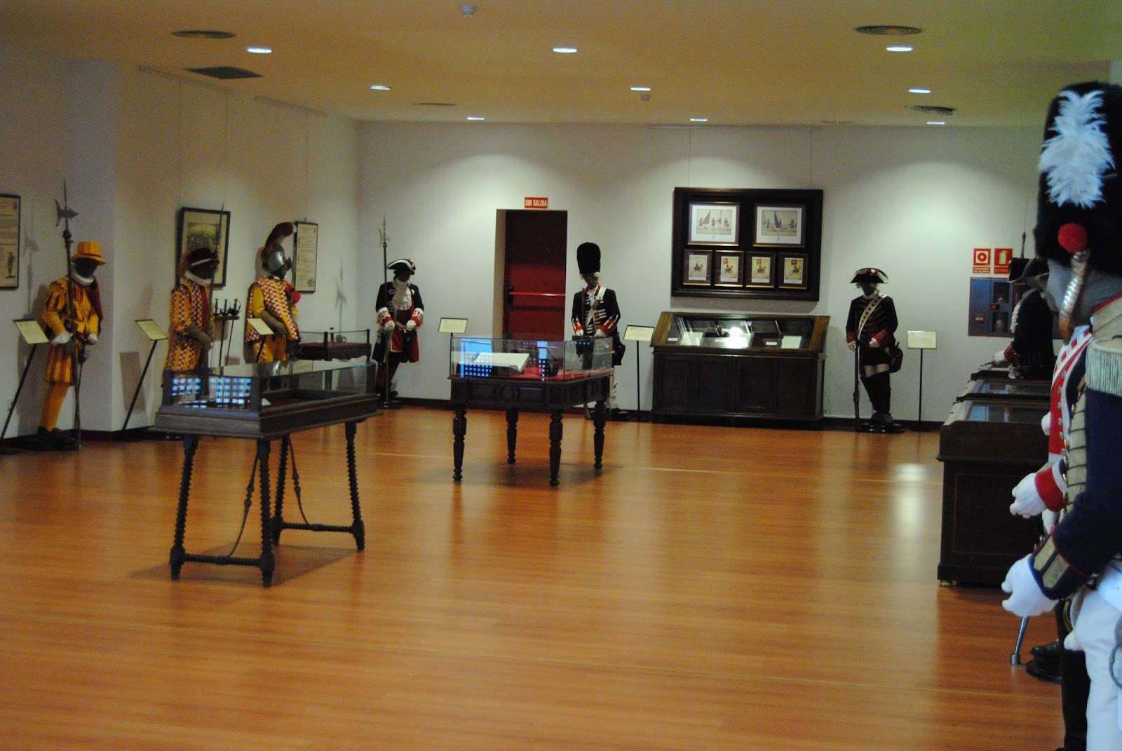 MUSEOS MILITARES Y POLICIALES: GUARDIA REAL ESPAÑOLA