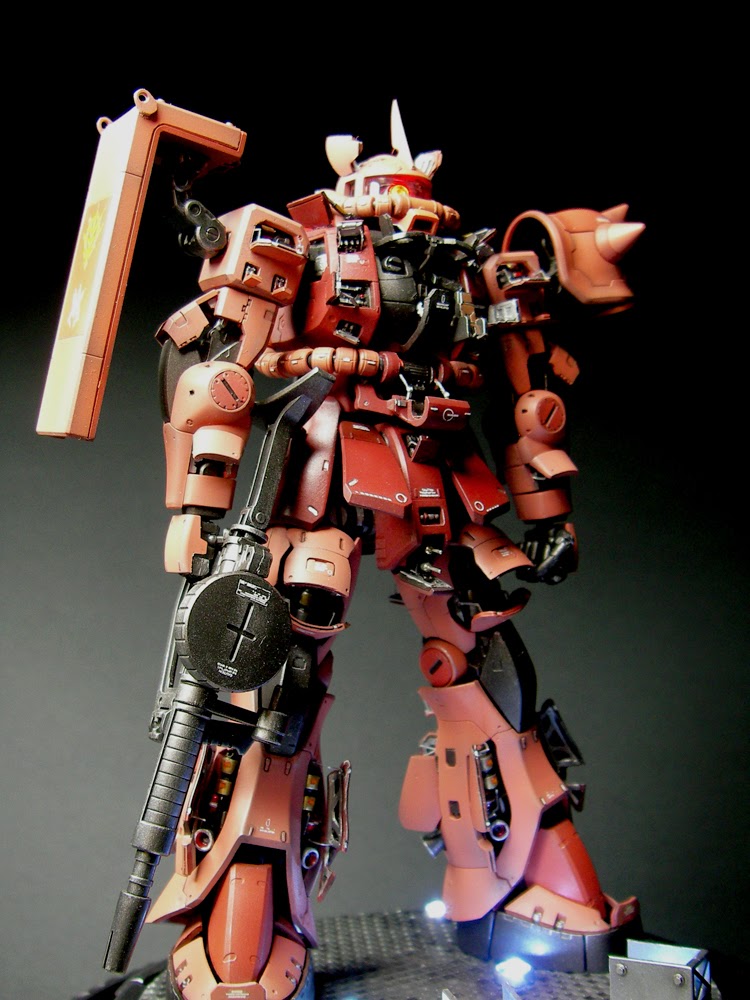 Custom Build: RG 1/144 Zaku II (Char Custom) Open Hatch Presentation ...