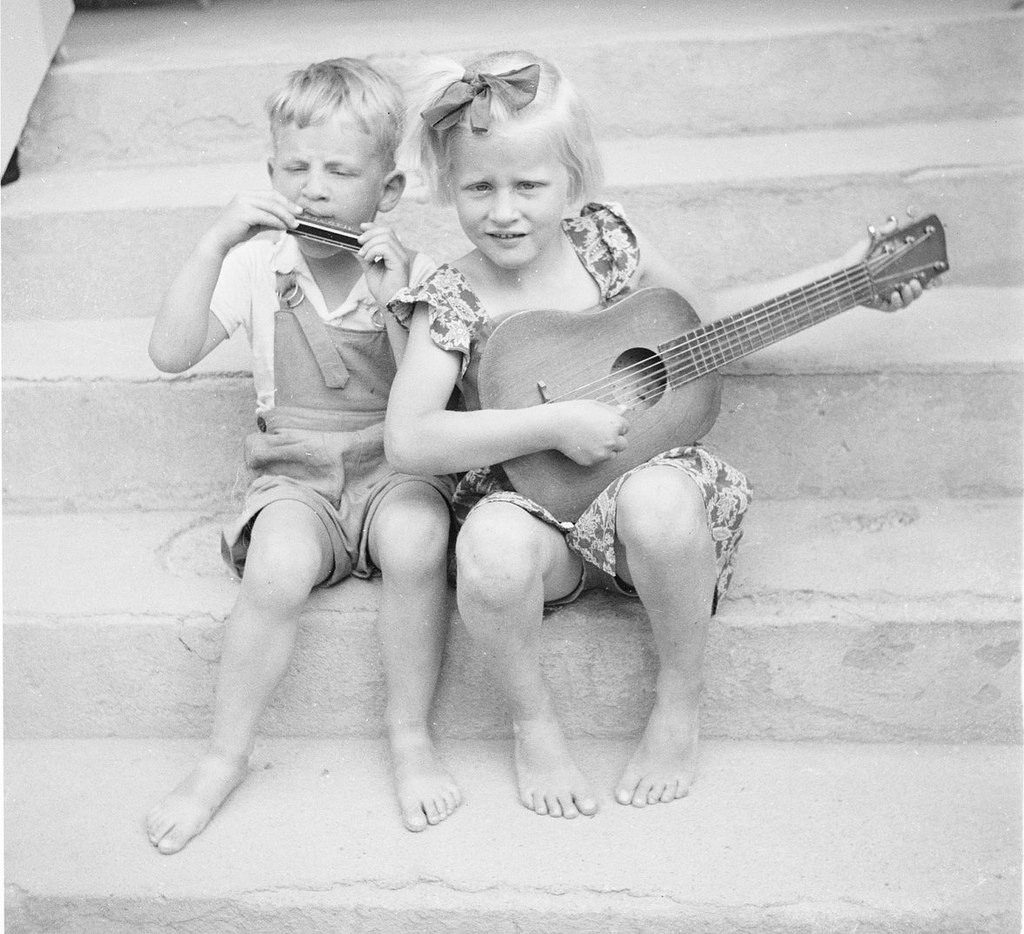 Those Were Old Barefoot Days – Lovely Vintage Photos Prove That ...
