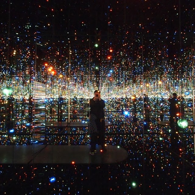 Surreal Mirrored Lighting Room ~ Cafe Jumble